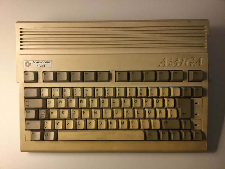 #AmigaRestoration - Amiga 600 recapping + destruction